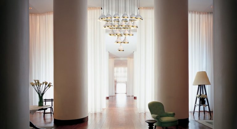 Classy ceiling lights to create a fantastic living room